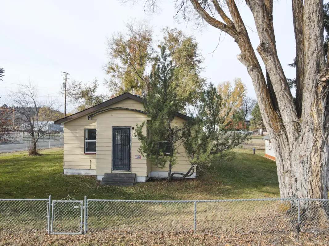 Home For Sale in Bonanza, Oregon, shown by Andra Campbell-Wessel of ...